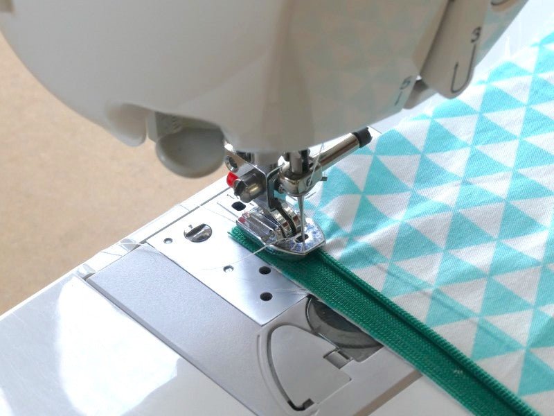 Invisible Zipper Foot for a Sewing Machine – MadamSew